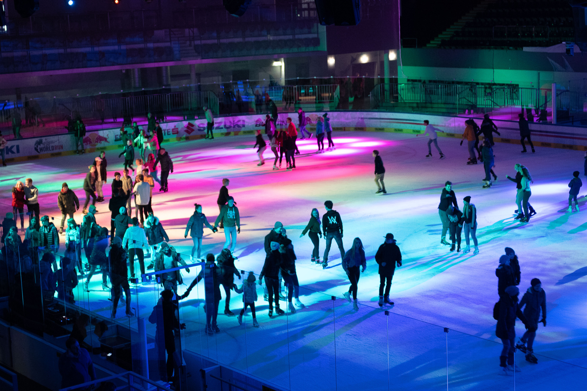 Dem Weihnachtstrubel davonflitzen: Eisdisco am Samstag, den 21 ...